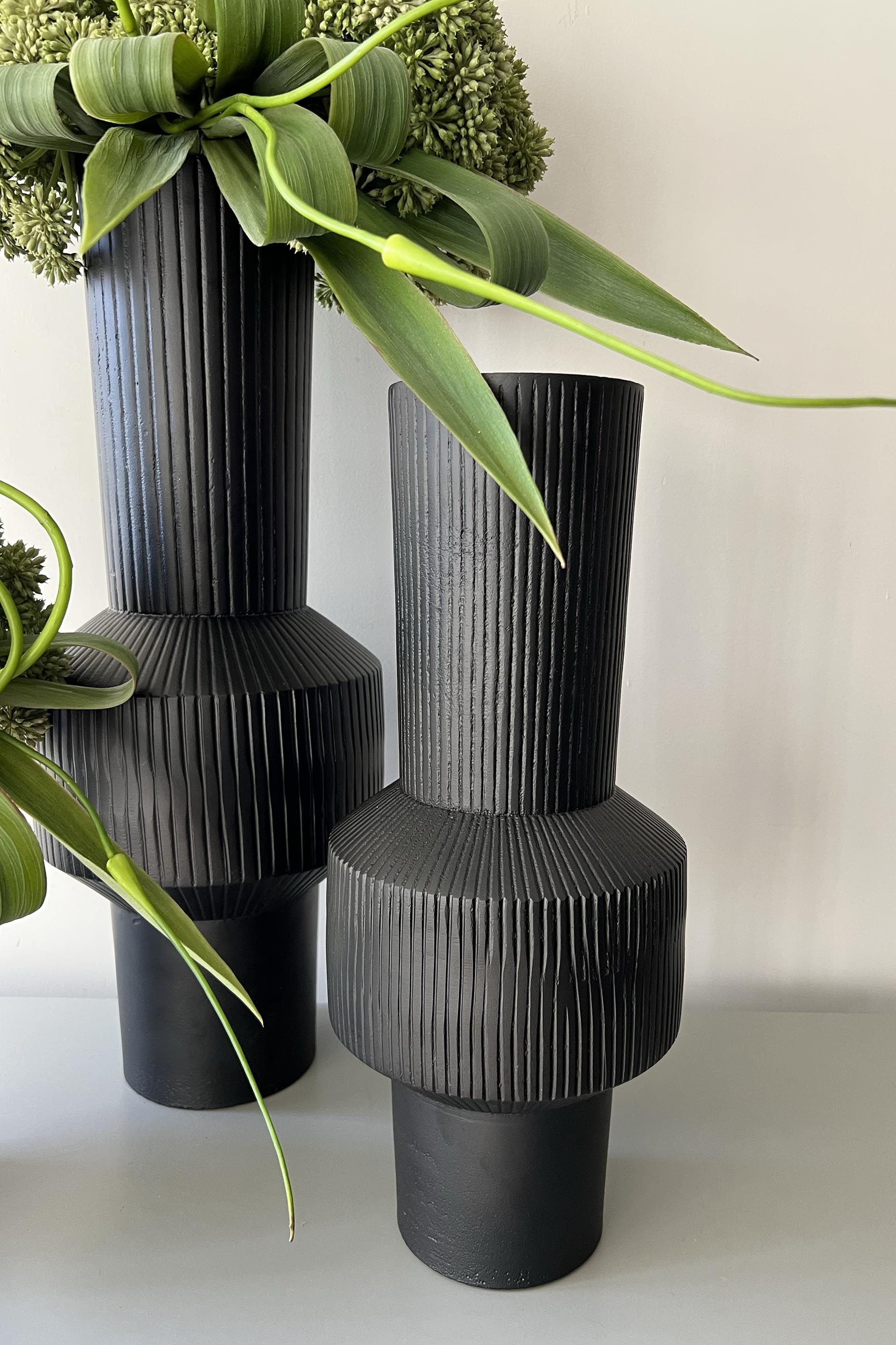 Foxtail Lily and Angelica Stems in Ridged Metal Vases – RTfact Flowers