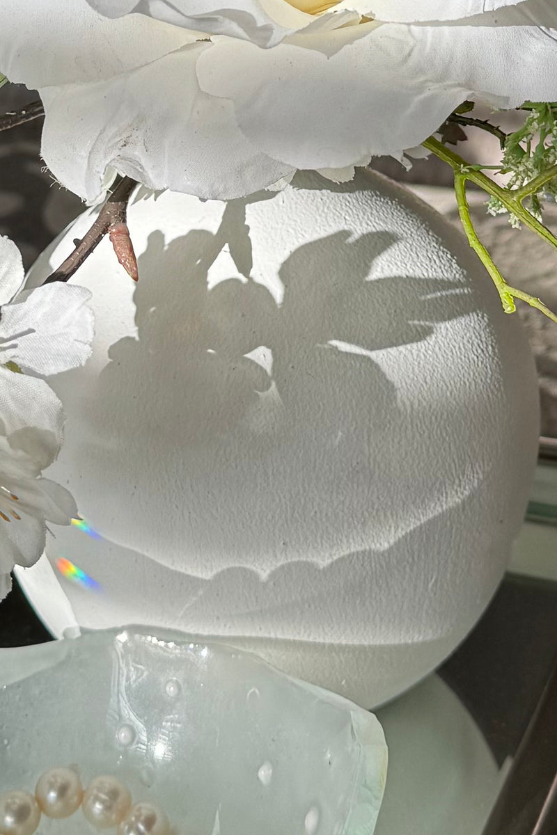 Rose and Blossom in a White Metal Vase (White) – RTfact Flowers